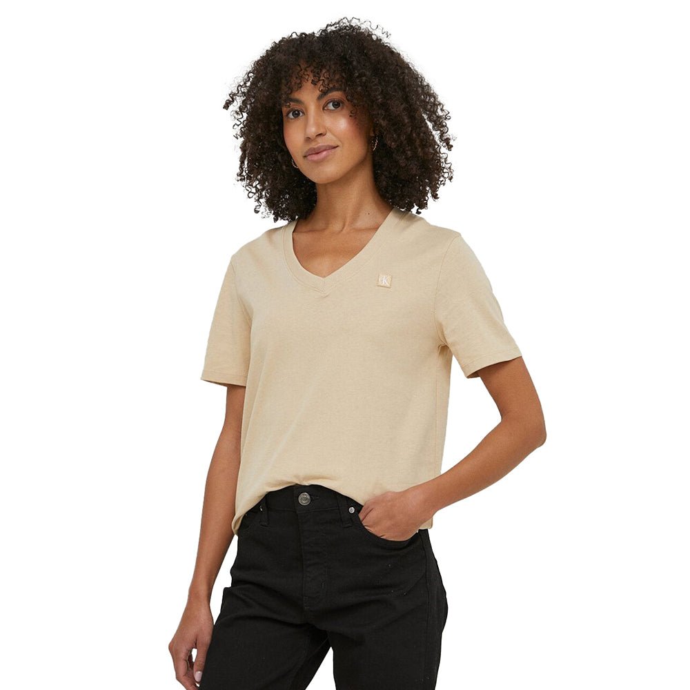 חולצת טישרט קלווין קליין קצרה Embro Badge V-Neck נשים- פלטין